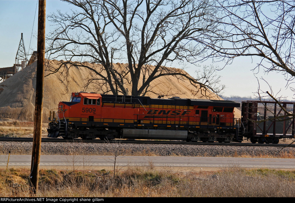 BNSF 5909 Sits in the siding at Old Monroe.